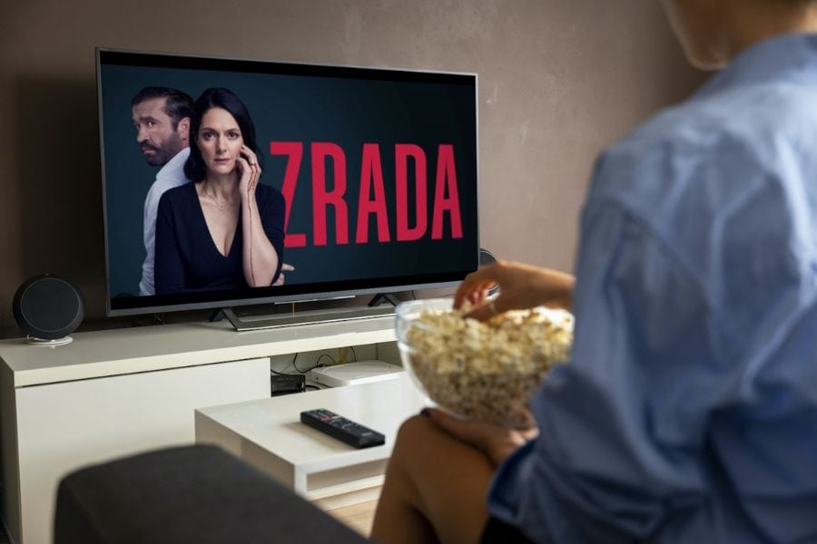 Zrada seriál ☠️ herci, kde sledovať, Voyo, časti a recenzie